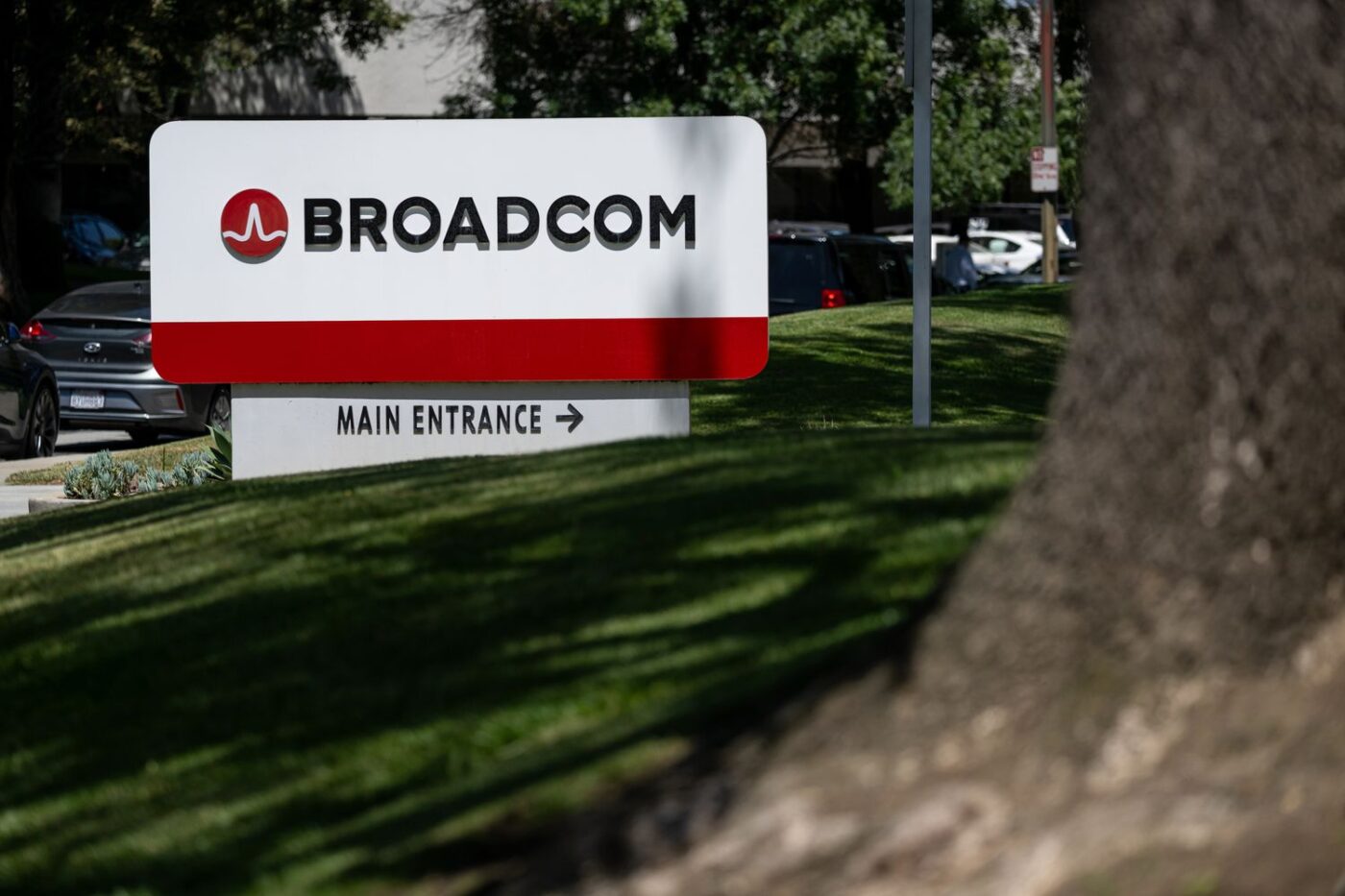 Broadcom Stock Soars 17% as OpenAI AI Chip Deal Fuels $160 Billion Rally